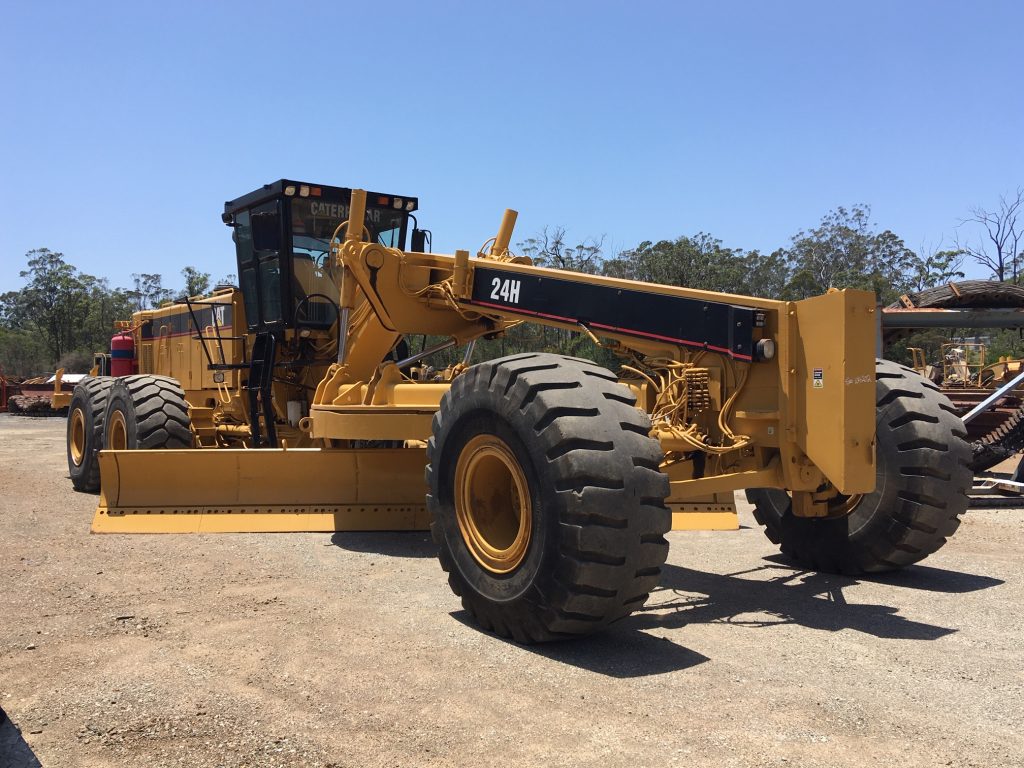 2 x 24H Graders - DGI Trading