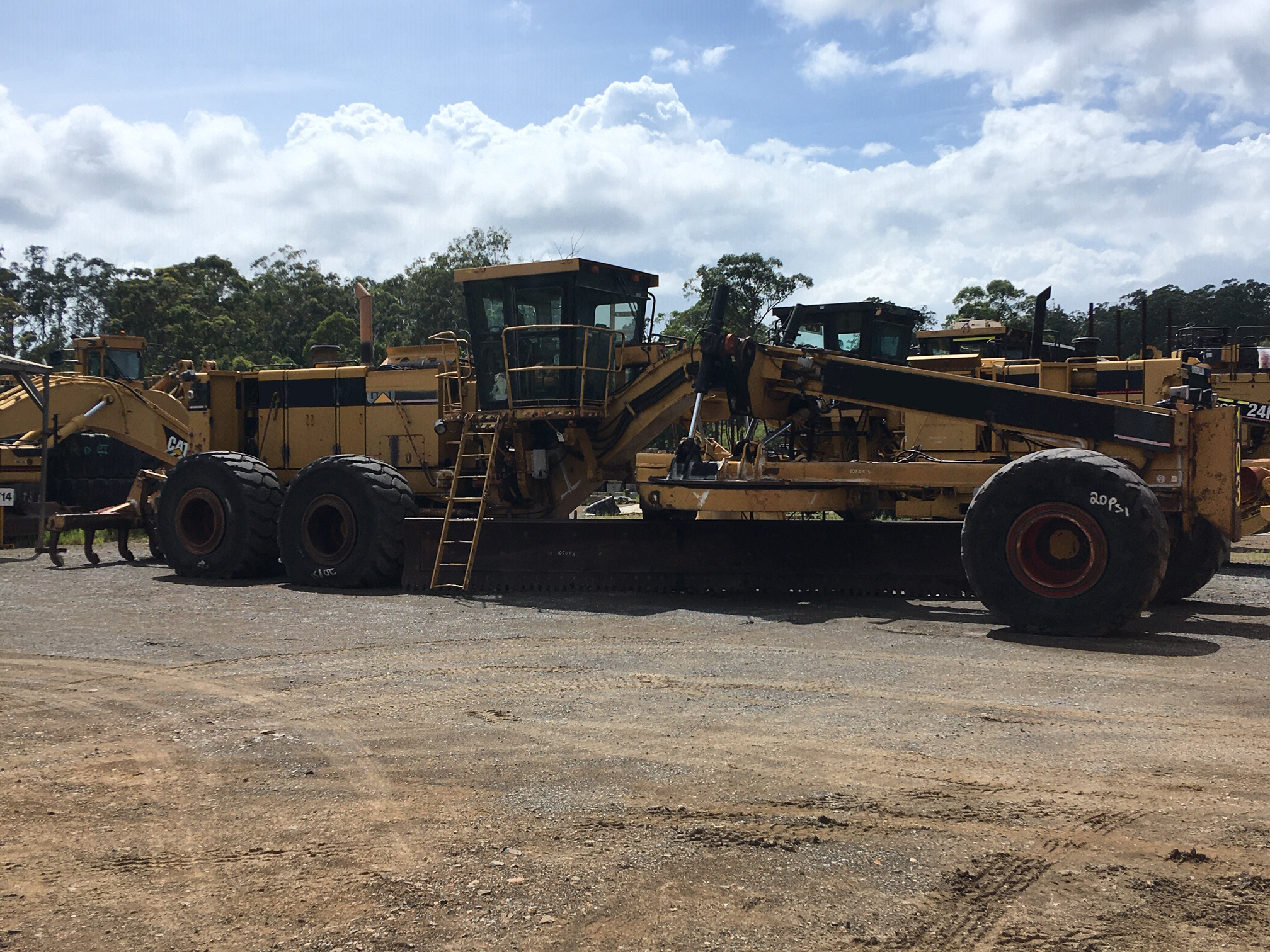 2 x 24H Graders - DGI Trading