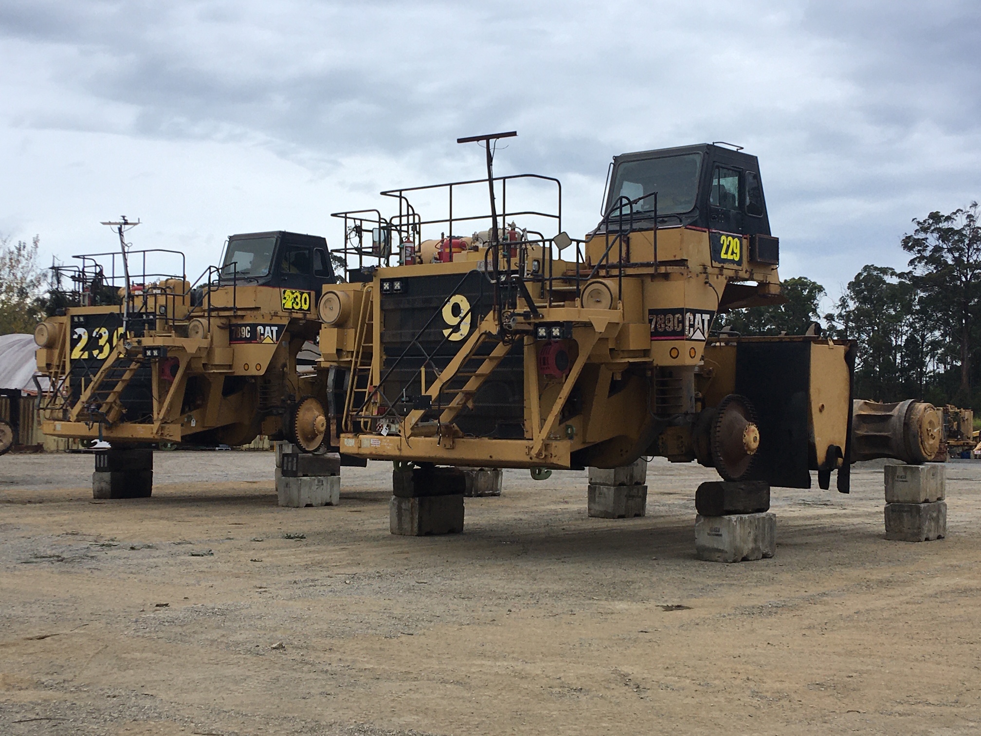 3 x Caterpillar 789C Trucks - DGI Trading