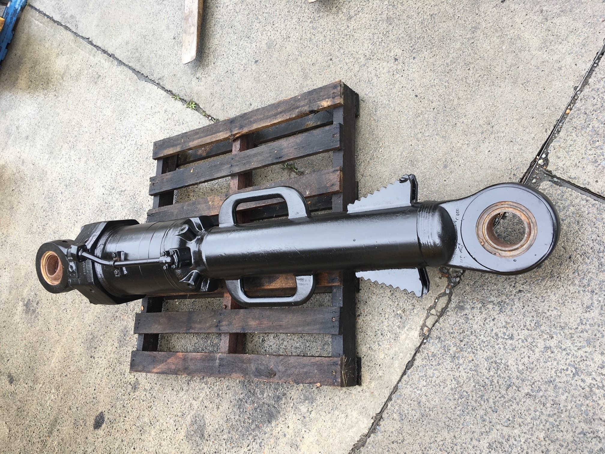 Component Guide: D11T blade tilt cylinder interchangeability - from ...